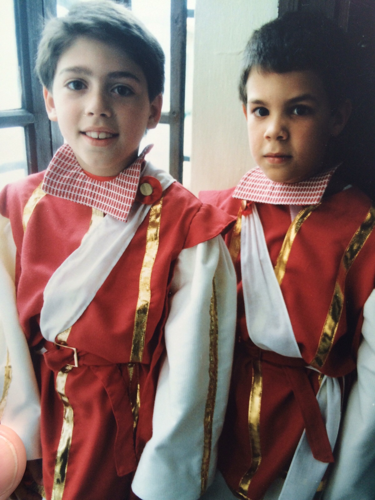 Seises de la Escuela Francesa 1988 Javiero Lebrato con su primo Manuel ...